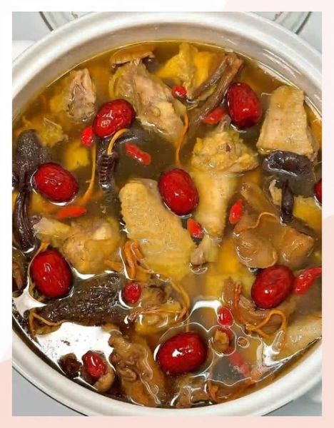 煲汤用什么鸡比较好_老母鸡还是三黄鸡-第1张图片-山城妙识