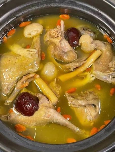 煲汤用什么鸡比较好_老母鸡还是三黄鸡-第3张图片-山城妙识