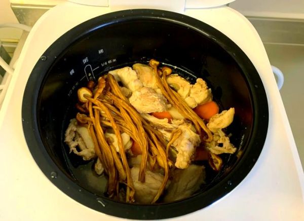 普通电饭煲怎么煲鸡汤_电饭煲煲鸡汤窍门-第2张图片-山城妙识