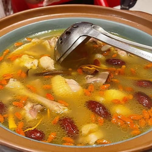 鸡煲什么汤好吃又营养_怎么搭配食材最补-第1张图片-山城妙识