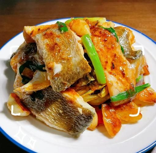 蒜烧黄鱼怎么做好吃_蒜烧黄鱼家常做法-第1张图片-山城妙识