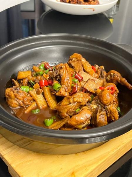 鸡肉和什么煲汤好_鸡肉煲汤最佳搭配-第1张图片-山城妙识