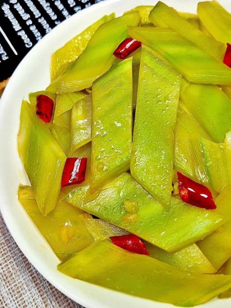 素炒莴笋片怎么做_莴笋片炒多久才脆-第1张图片-山城妙识