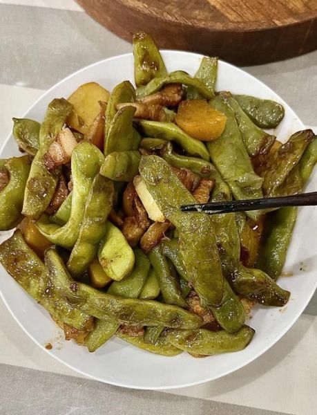 豆角土豆炖肉怎么做_豆角土豆炖肉先放什么-第1张图片-山城妙识