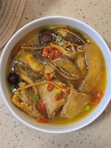 鸽子汤怎么炖补血补气_鸽子汤补血补气放什么药材-第3张图片-山城妙识