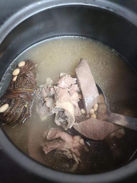 鸡骨草煲什么汤祛湿最佳_湿气重喝什么汤-第1张图片-山城妙识