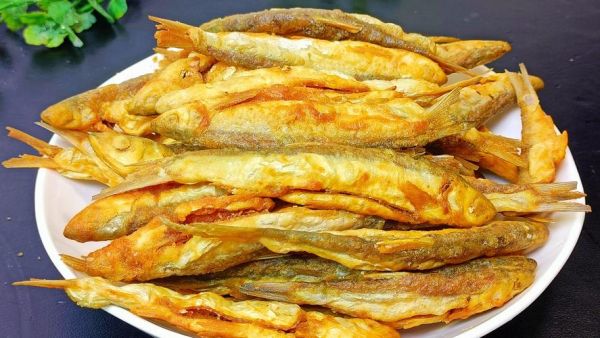面粉炸鱼怎么做才酥脆_面粉炸鱼的做法大全-第1张图片-山城妙识