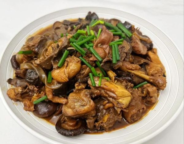 鸡块炖蘑菇的家常做法_鸡块炖蘑菇怎么做好吃-第1张图片-山城妙识