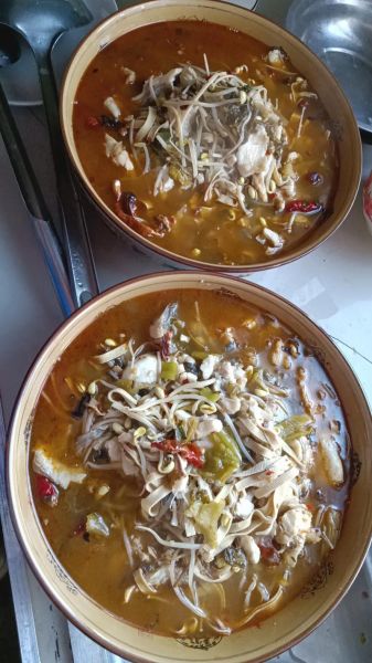 酸辣小鱼汤怎么做_酸辣小鱼汤的家常做法-第2张图片-山城妙识