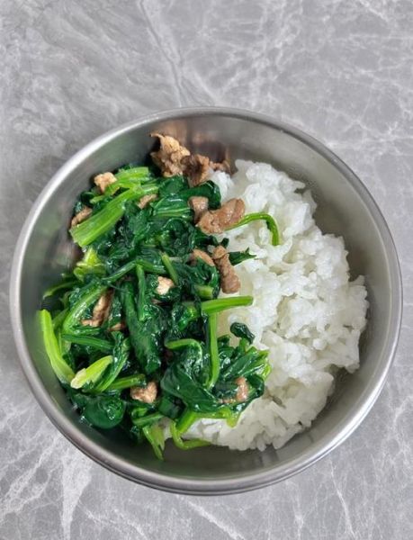 菠菜炒肉怎么做_菠菜和肉的做法大全集-第1张图片-山城妙识