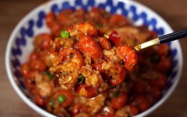 瀑布小龙虾盖浇饭怎么做_瀑布小龙虾盖浇饭好吃吗-第1张图片-山城妙识