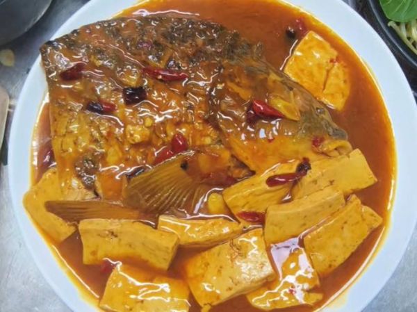 鲤鱼头炖豆腐怎么做_鲤鱼头炖豆腐的家常做法-第3张图片-山城妙识