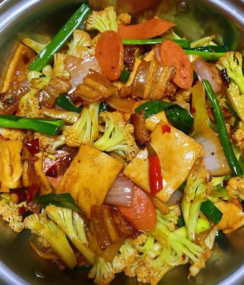 干锅手撕包菜五花肉怎么做_干锅手撕包菜五花肉热量高吗-第1张图片-山城妙识