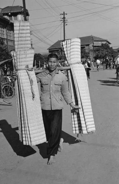 解放前人们的生活_旧社会农村生活是怎样的-第3张图片-山城妙识