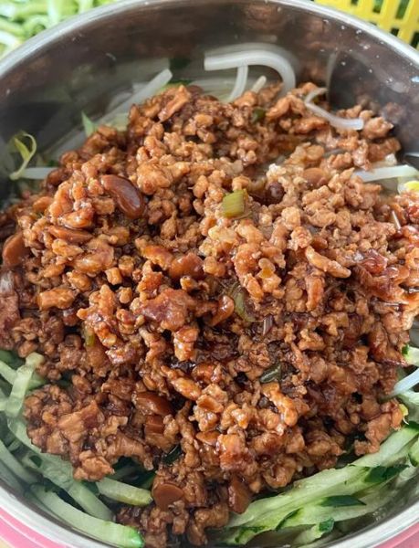 正宗炸酱面怎么做_老北京炸酱面家常做法-第3张图片-山城妙识