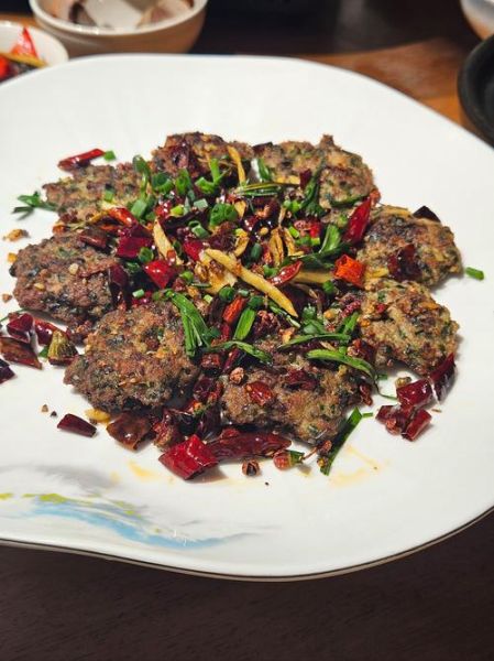 腊肉饭的做法_煲仔饭怎么做才香脆-第1张图片-山城妙识