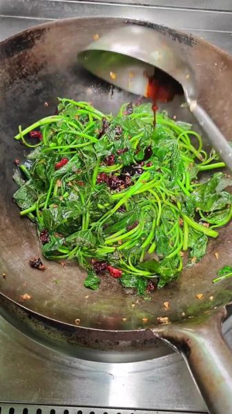 番薯藤怎么炒_番薯藤炒之前要焯水吗-第2张图片-山城妙识