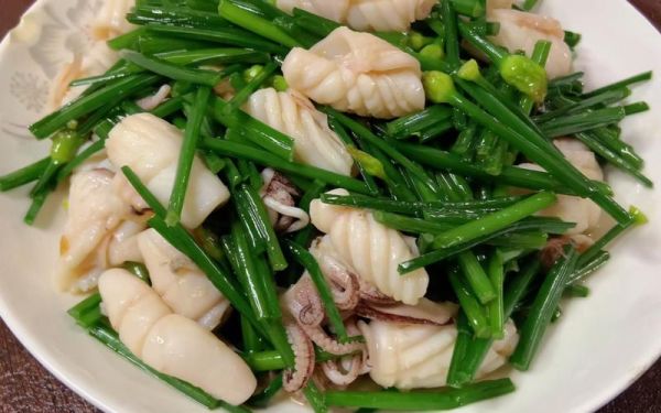 鱿鱼炒韭菜怎么做_鱿鱼炒韭菜的营养价值-第1张图片-山城妙识