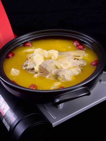 老母鸡炖汤怎么炖好喝_老母鸡炖汤用什么锅最好-第1张图片-山城妙识