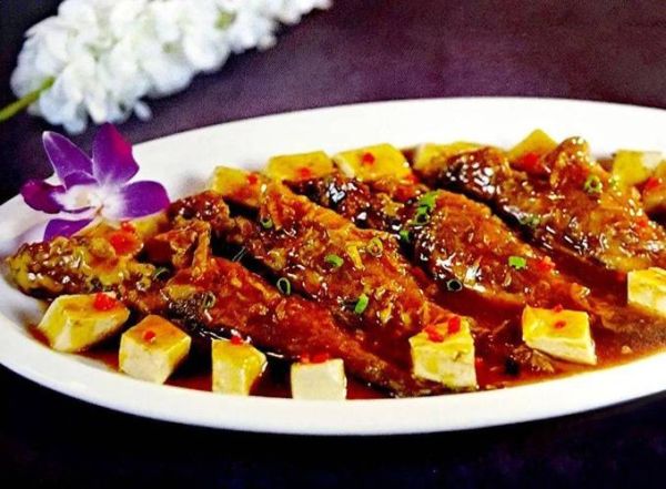 红烧嘎鱼炖豆腐怎么做_嘎鱼炖豆腐的家常做法-第3张图片-山城妙识