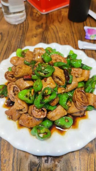 青椒炒大肠怎么做_青椒炒大肠去腥技巧-第2张图片-山城妙识