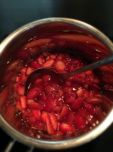 草莓酱黑白双丝怎么做_草莓酱黑白双丝热量高吗-第3张图片-山城妙识