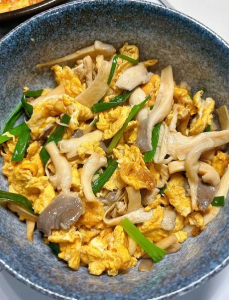 鸡蛋炒蘑菇怎么炒好吃_鸡蛋炒蘑菇的家常做法-第1张图片-山城妙识