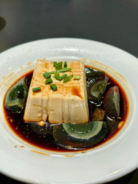 皮蛋豆腐的豆腐需要煮熟吗_皮蛋豆腐用生豆腐还是熟豆腐-第1张图片-山城妙识