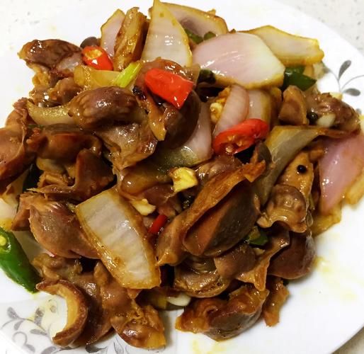 青椒鸡胗怎么炒又嫩好吃_鸡胗去腥技巧-第1张图片-山城妙识