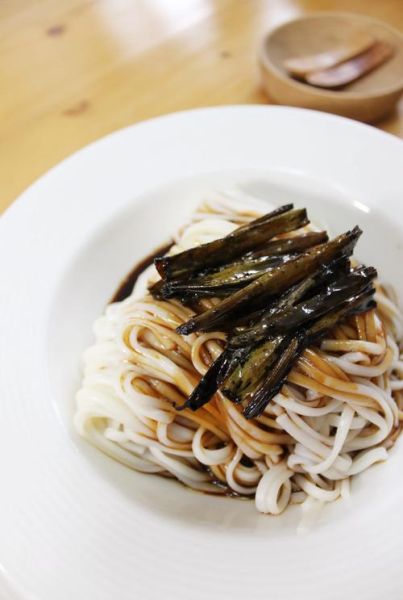 葱油拌面怎么做_正宗葱油拌面做法大全-第2张图片-山城妙识