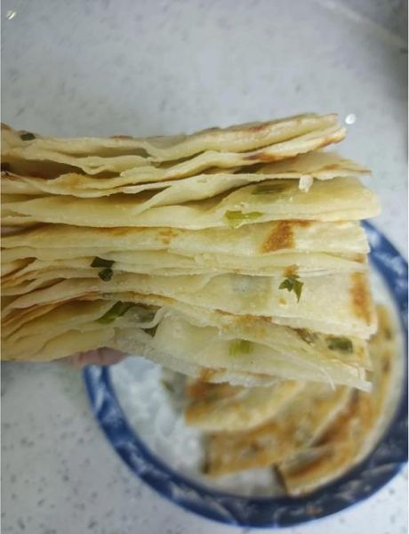 葱花炸油饼怎么和面又软又蓬松_葱花油饼蓬松秘诀-第2张图片-山城妙识