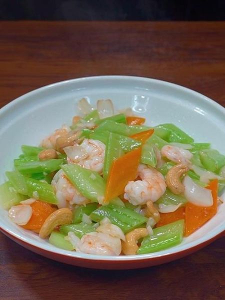 西芹腰果虾仁怎么做_西芹腰果虾仁做法步骤图-第3张图片-山城妙识