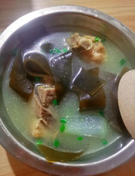 海带炖排骨怎么做_海带炖排骨要焯水吗-第1张图片-山城妙识