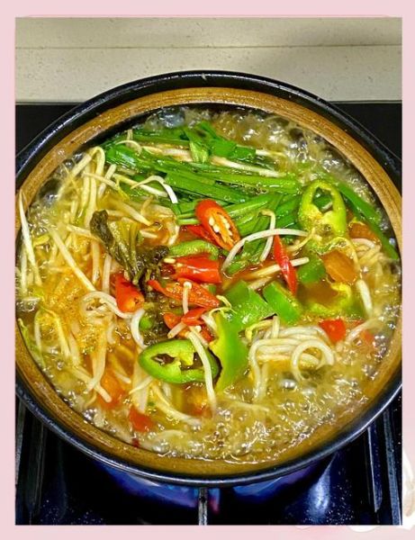 米线汤怎么熬_米线汤熬多久才香-第1张图片-山城妙识