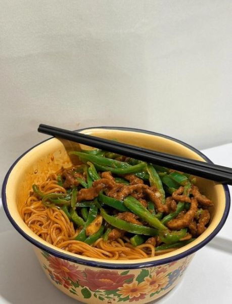 青椒肉丝面条怎么做_青椒肉丝面用什么面条-第1张图片-山城妙识
