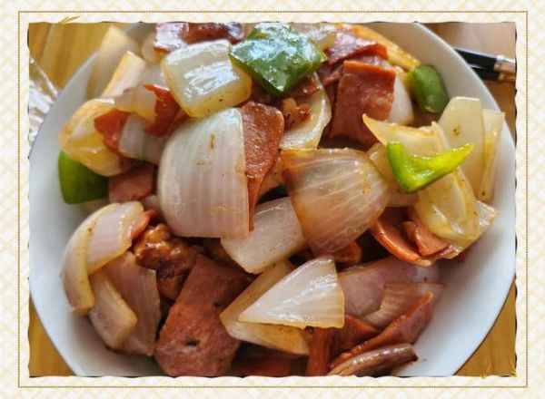 鸡肉和什么菜搭配最好炒_青椒洋葱蒜香版-第1张图片-山城妙识