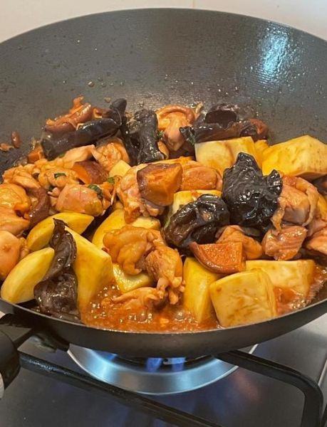 香菇木耳炒鸡肉怎么做_家常做法窍门-第1张图片-山城妙识