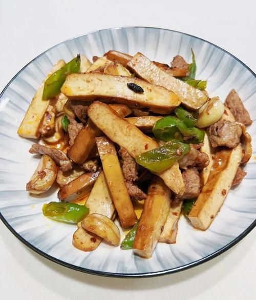 香干炒肉怎么做_香干炒肉家常做法步骤-第3张图片-山城妙识