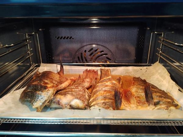 烤箱烤鱼怎么做好吃_烤箱烤鱼用什么温度-第1张图片-山城妙识 烤箱烤鱼怎么做好吃_烤箱烤鱼用什么温度-第1张图片-山城妙识