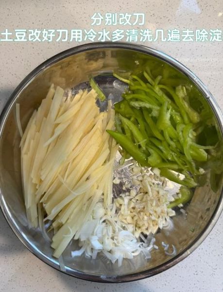青椒土豆丝怎么做才脆_土豆丝要不要泡水-第1张图片-山城妙识