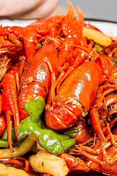 小龙虾吃什么食物_小龙虾最爱吃什么-第1张图片-山城妙识