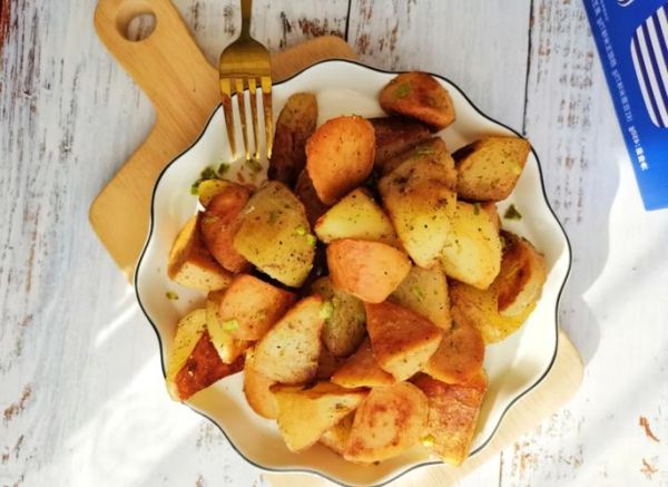 煎土豆块怎么做_煎土豆块先焯水还是直接煎-第2张图片-山城妙识