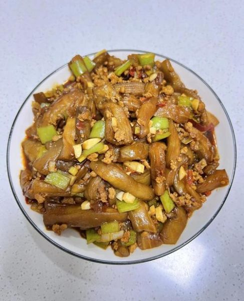 茄子炒肉末怎么做_茄子炒肉末需要焯水吗-第2张图片-山城妙识