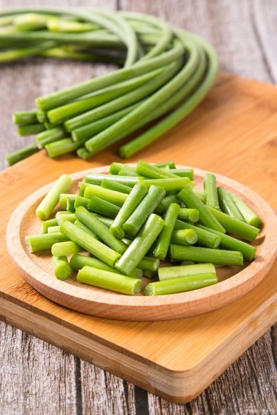 腌蒜苔的功效与作用_腌蒜苔能保存多久-第1张图片-山城妙识