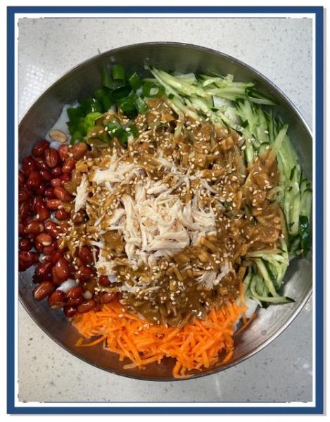 鸡丝凉面怎么做_鸡丝凉面调料窍门-第1张图片-山城妙识