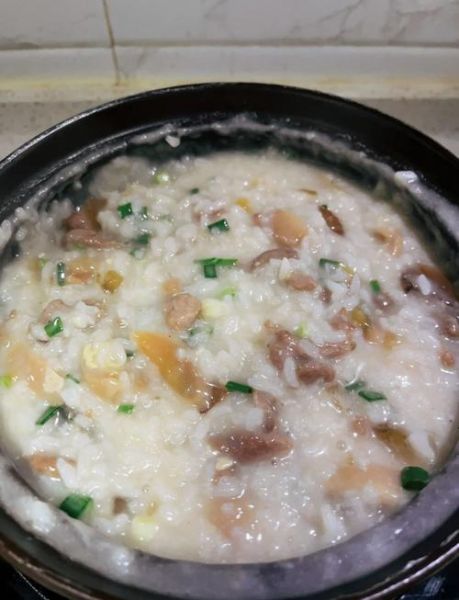 广东皮蛋瘦肉粥怎么熬才绵滑_皮蛋瘦肉粥不腥的秘诀-第2张图片-山城妙识