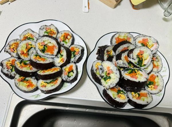 紫菜包饭怎么做_寿司卷法详细步骤-第2张图片-山城妙识