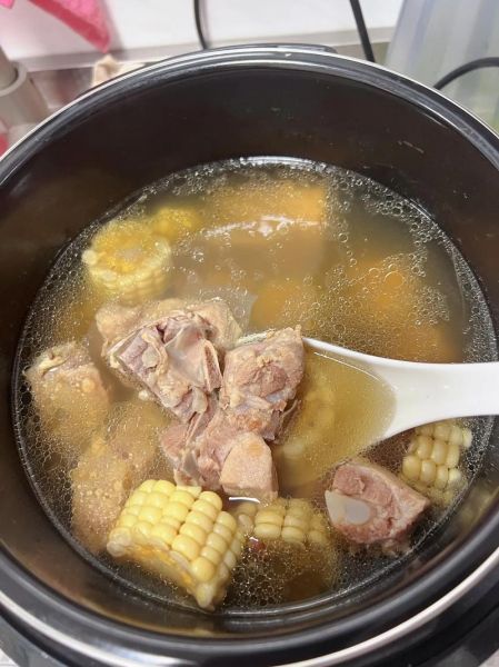 排骨汤炖玉米怎么做_排骨汤炖玉米需要焯水吗-第2张图片-山城妙识