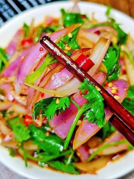 凉拌洋葱怎么做_洋葱凉拌要不要焯水-第1张图片-山城妙识