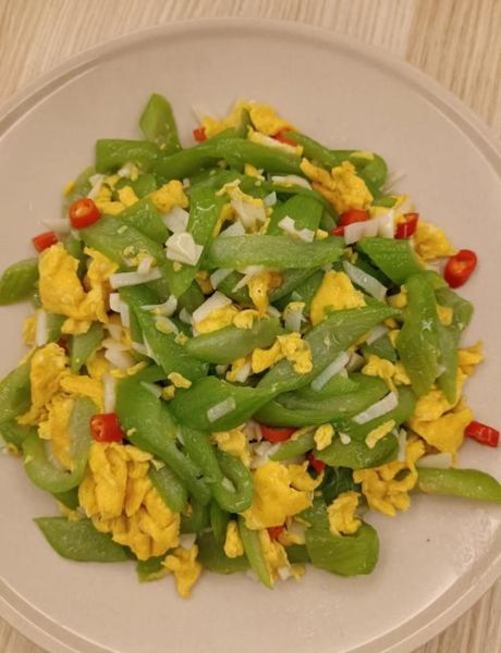 丝瓜炒鸡蛋怎么炒好吃_丝瓜炒鸡蛋要不要焯水-第1张图片-山城妙识